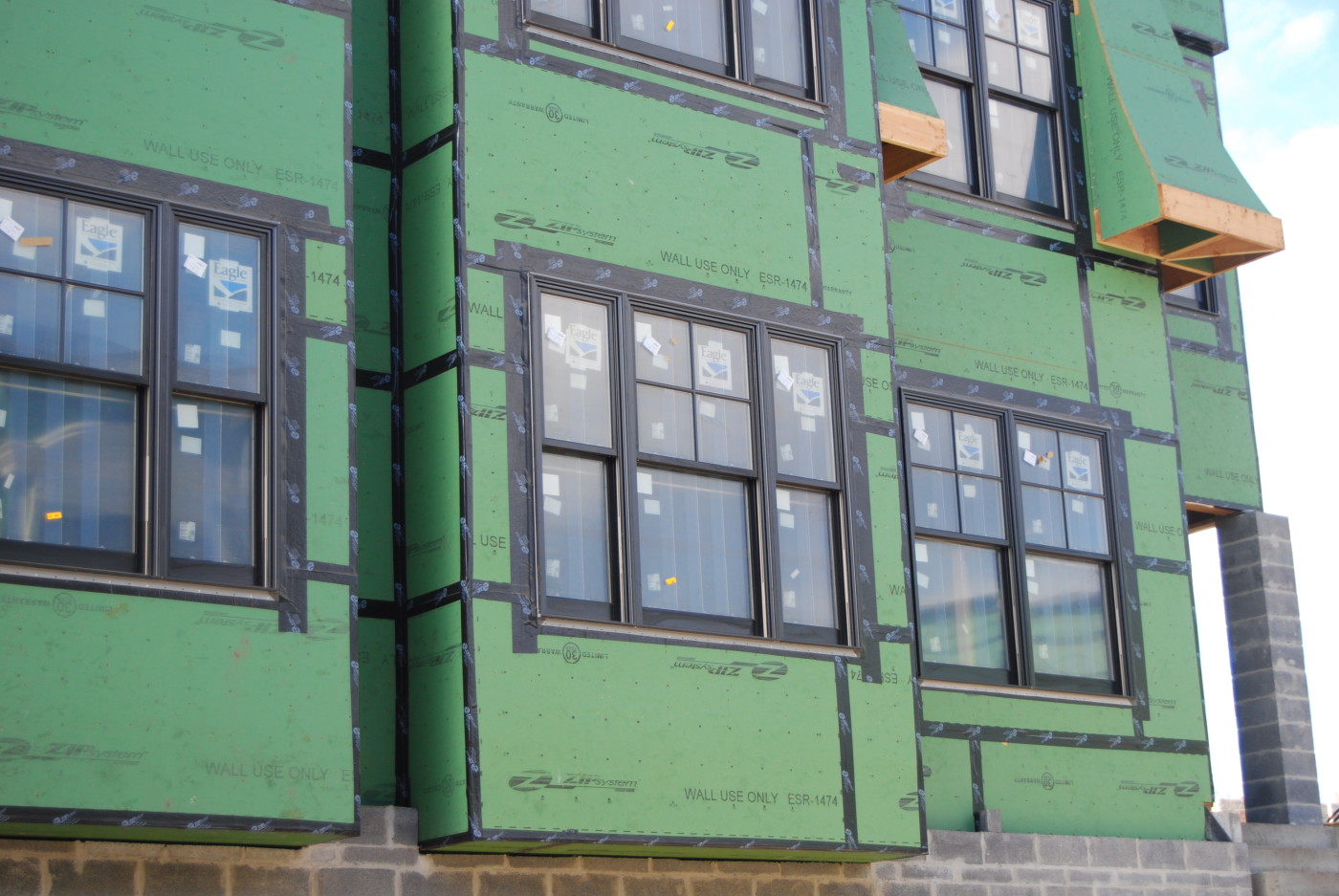 Huber's ZIP System Wall and Roof Moisture Resistance Video - Available ...