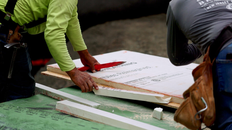 How To Install An Outside Corner with Huber's ZIP System R-Sheathing ...