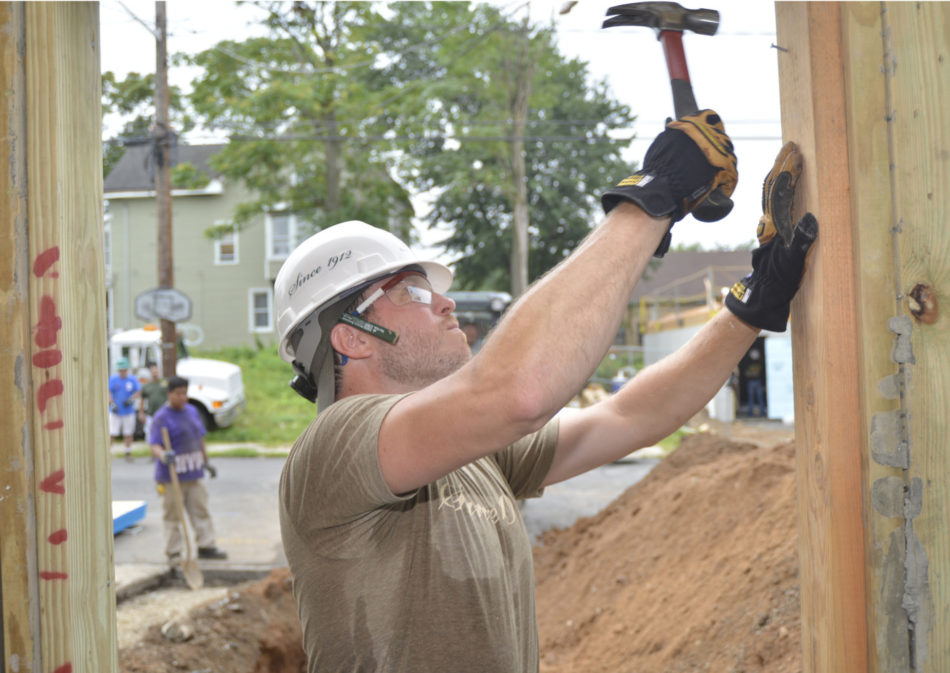Over 65 Kuiken Brothers' Employees & Family Members Volunteer to Frame ...
