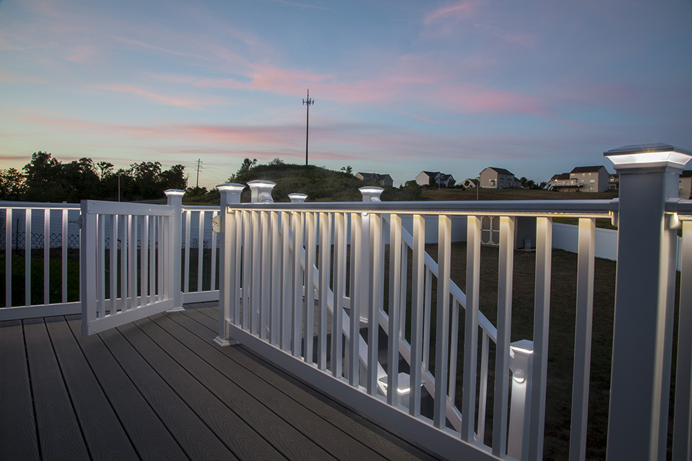 RDI's Endurance Original Aluminum Reinforced Vinyl Railing In-Stock at ...